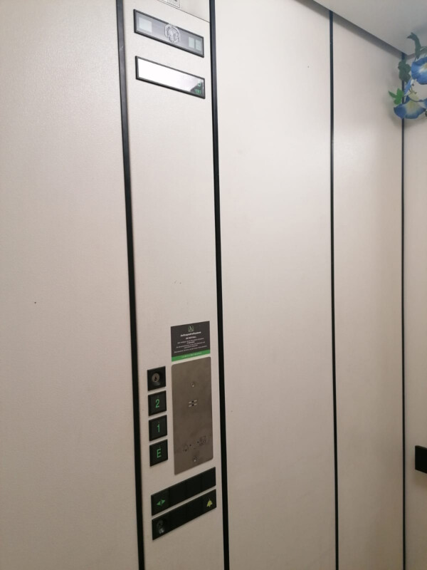 Einbaubeispiele Notrufsysteme - UNS GmbH